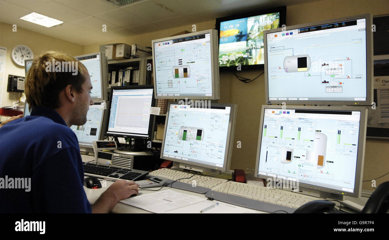 Control room oil rig hi-res stock photography and images - Alamy