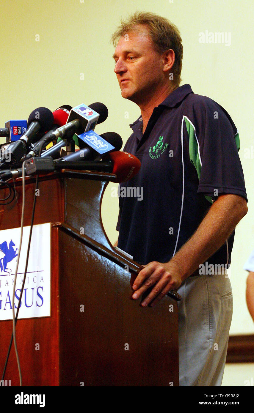 To pay tribute to late pakistan coach bob woolmer hi-res stock ...