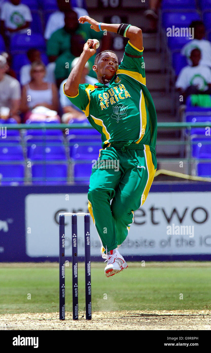 South Africas Makhaya Ntini High Resolution Stock Photography and ...