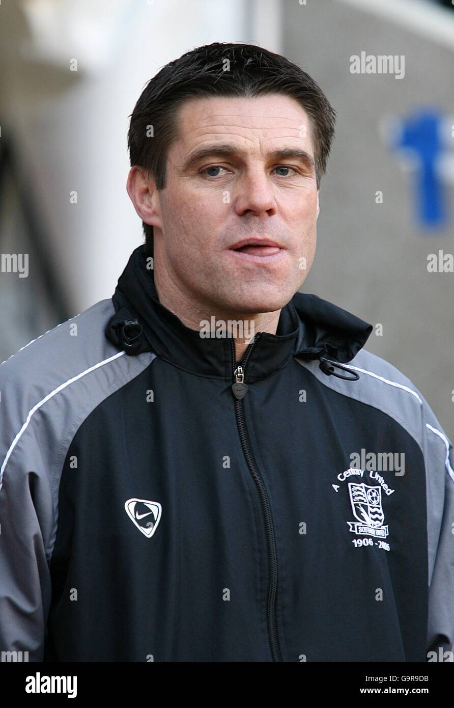 Southend united manager steve tilson hi-res stock photography and ...