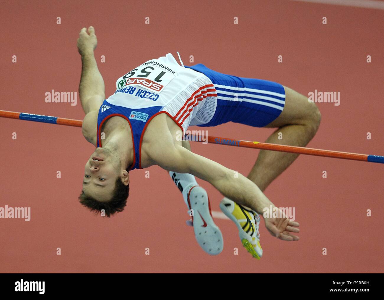 Mens high jump final hi-res stock photography and images - Alamy
