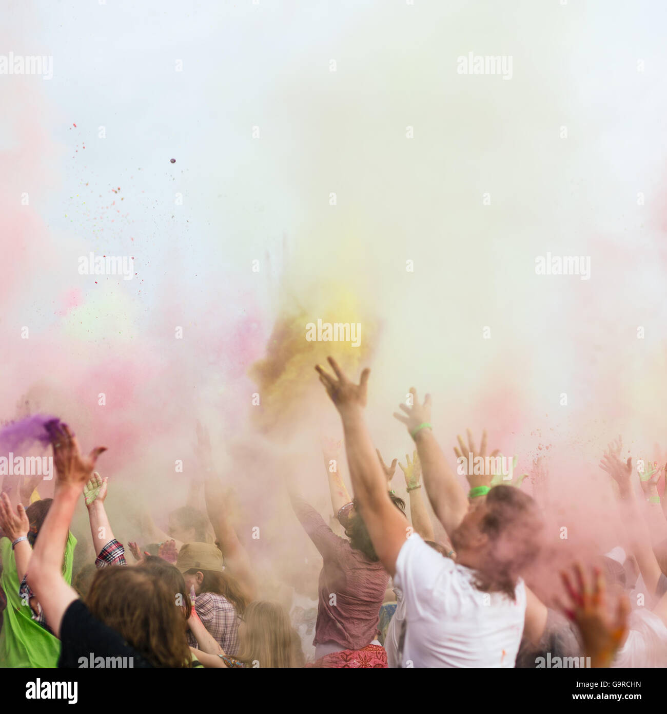 India holi color hi-res stock photography and images - Alamy