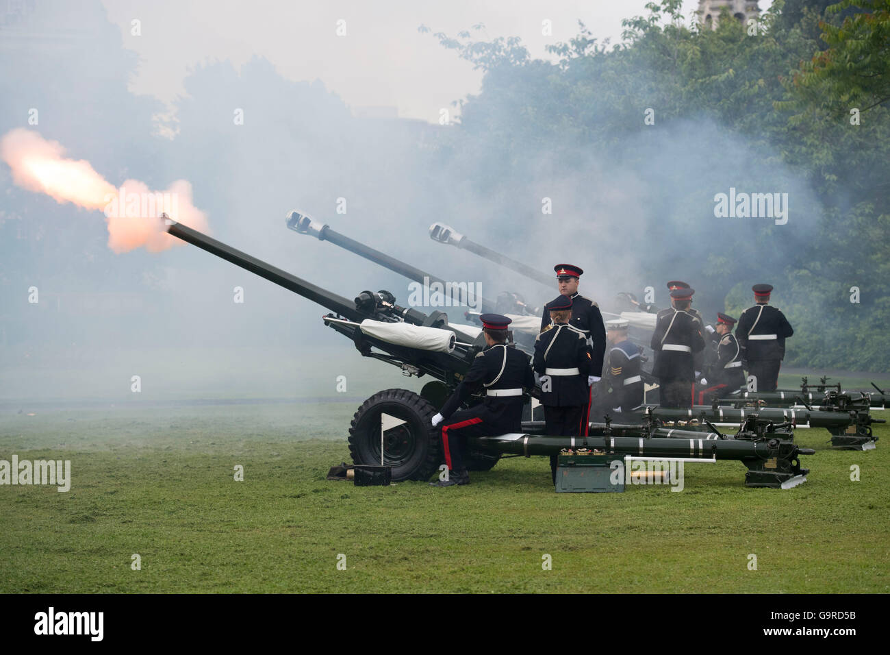 Ceremonial gun fire hi-res stock photography and images - Alamy