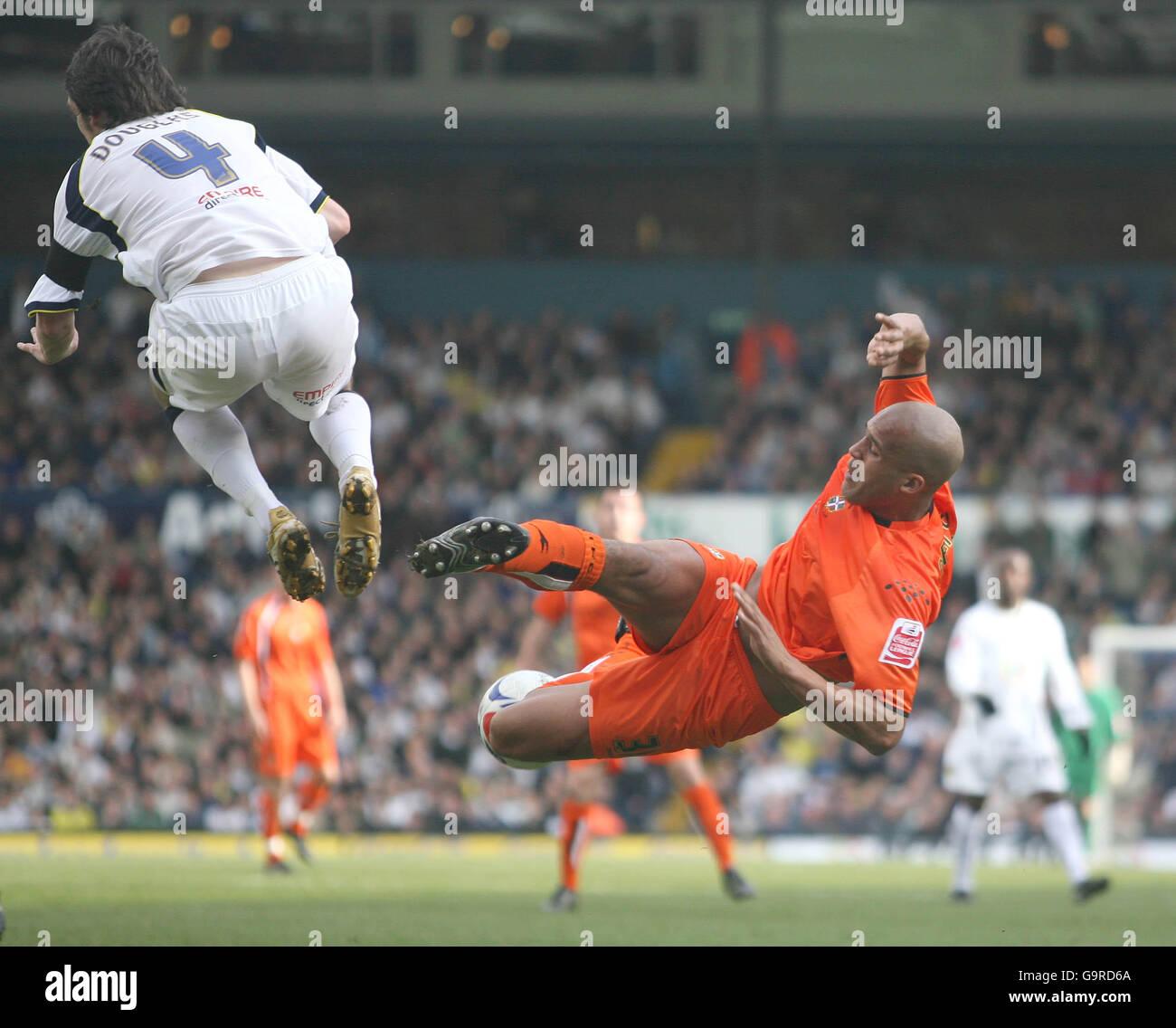 Leeds uniteds jonathan douglas and luton towns clarke carlisle hi-res ...