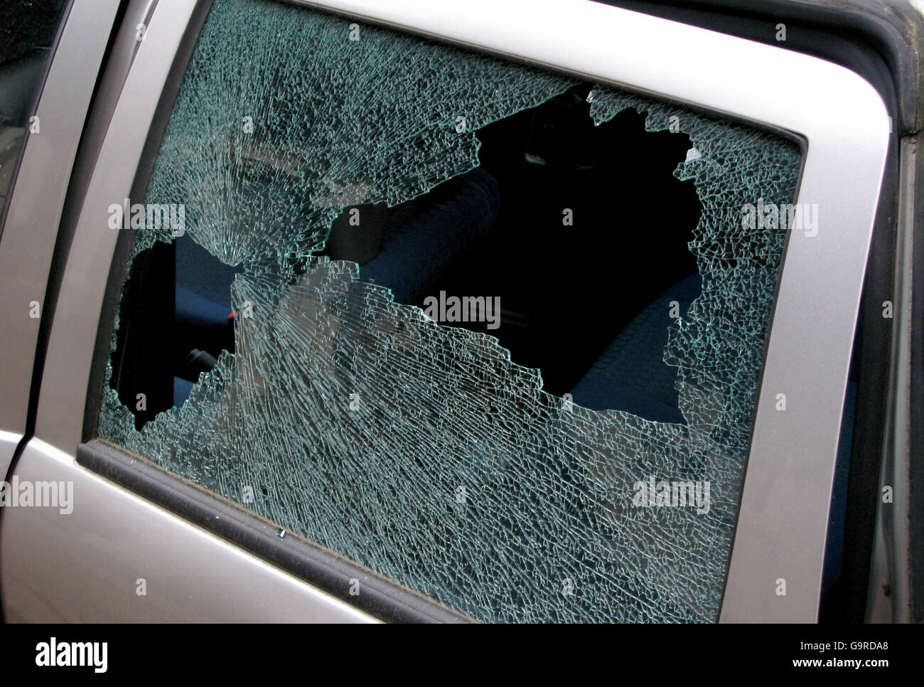 Car crime. A broken car window in central London Stock Photo - Alamy