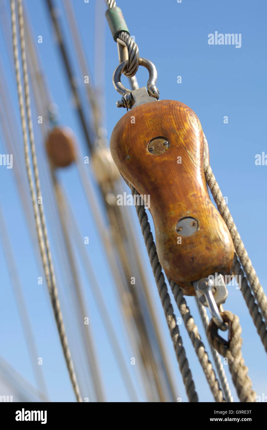 Boat masts rigging boats hi-res stock photography and images - Alamy