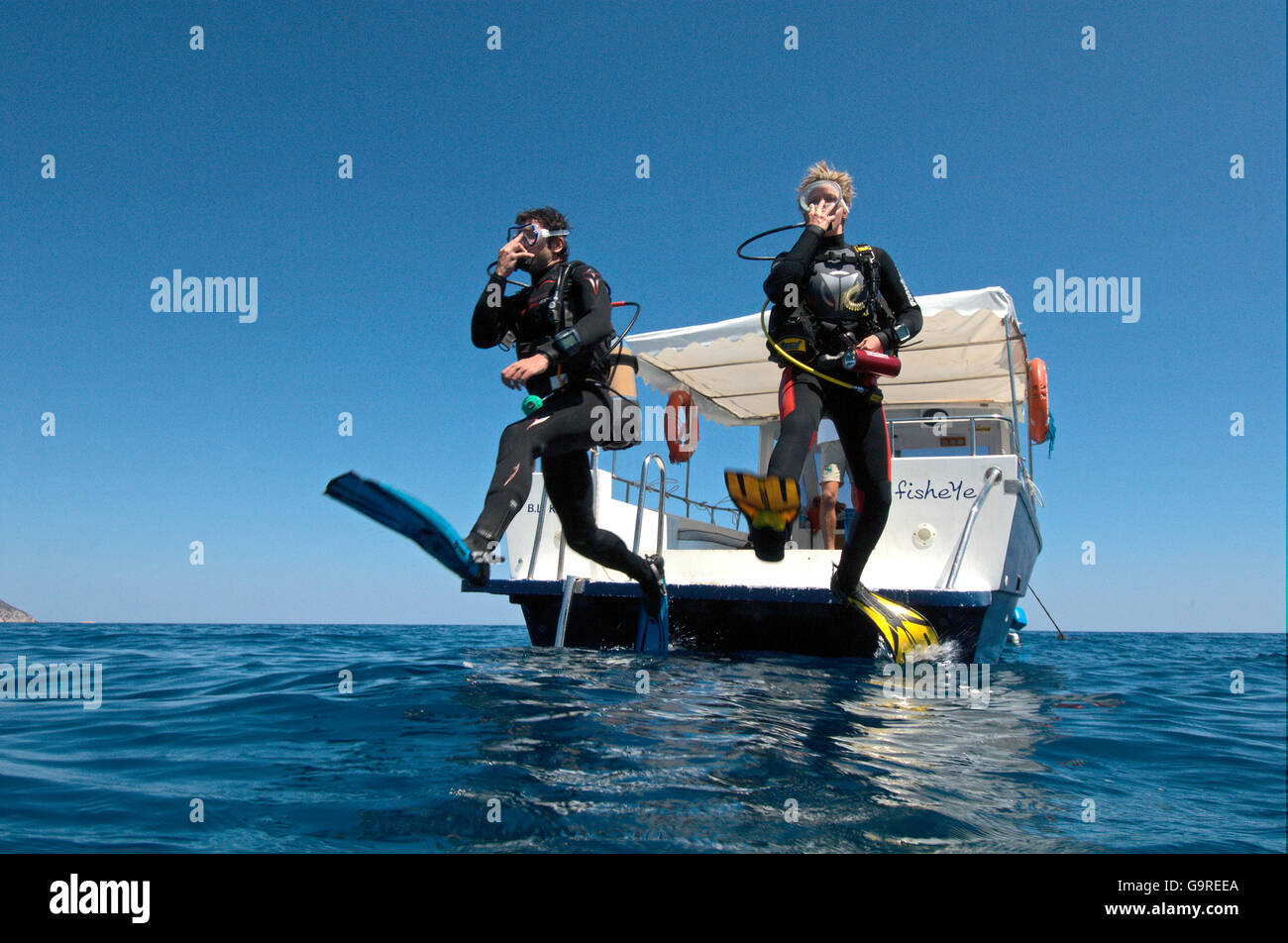 Divers, jumping off boat, Maldives / submersible Stock Photo - Alamy
