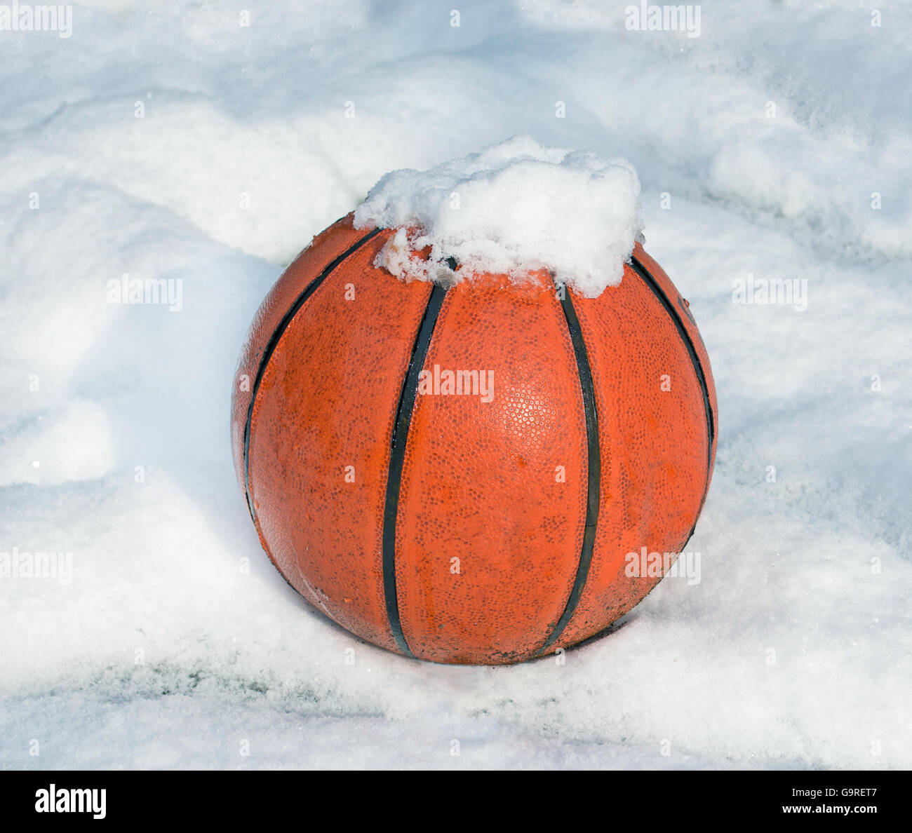 Basketball on ice hi-res stock photography and images - Alamy