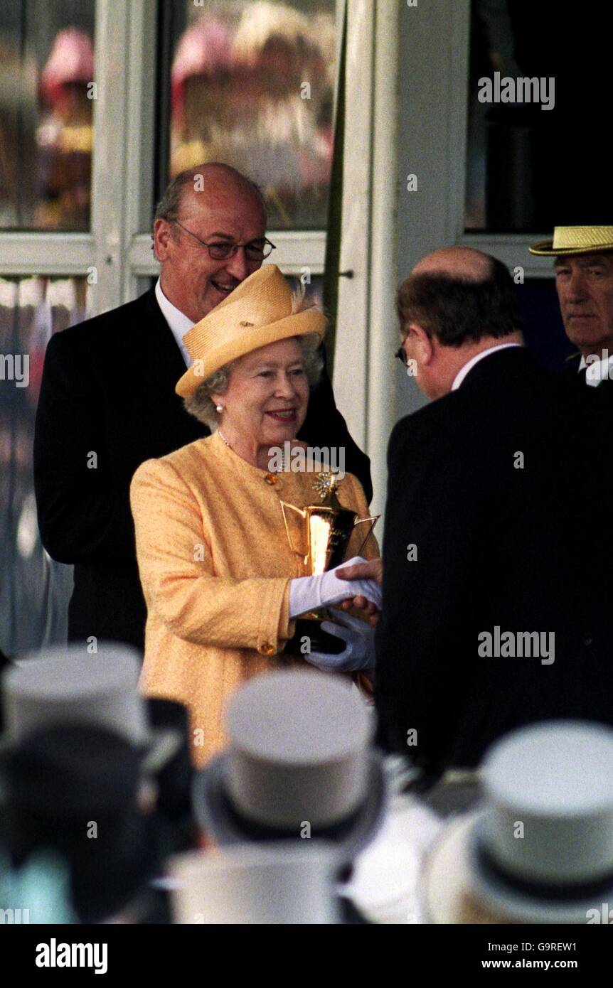 HRH Queen Elizabeth II presents the Gold Cup to the owner of Royal ...