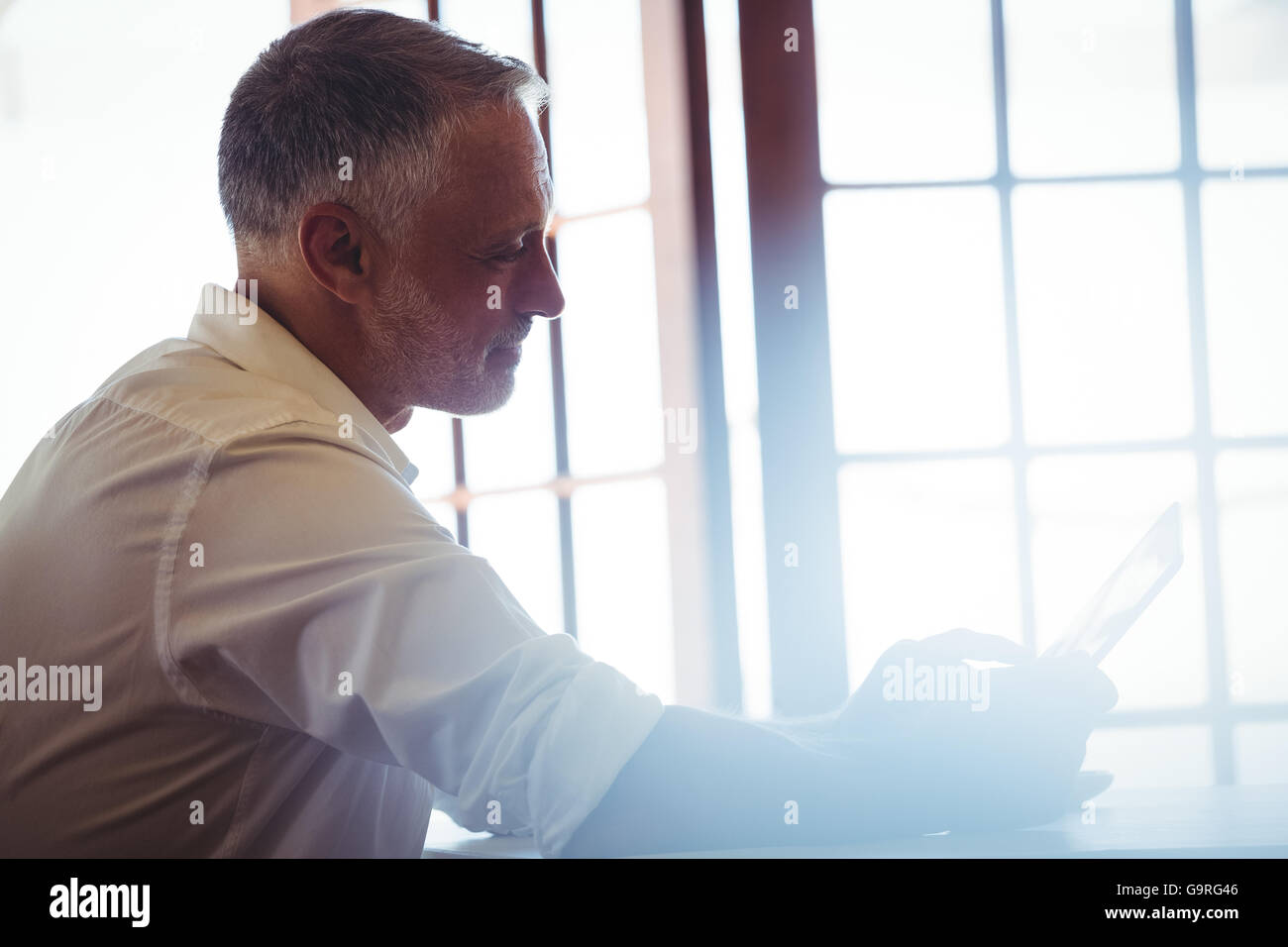 Man using a tablet Stock Photo - Alamy