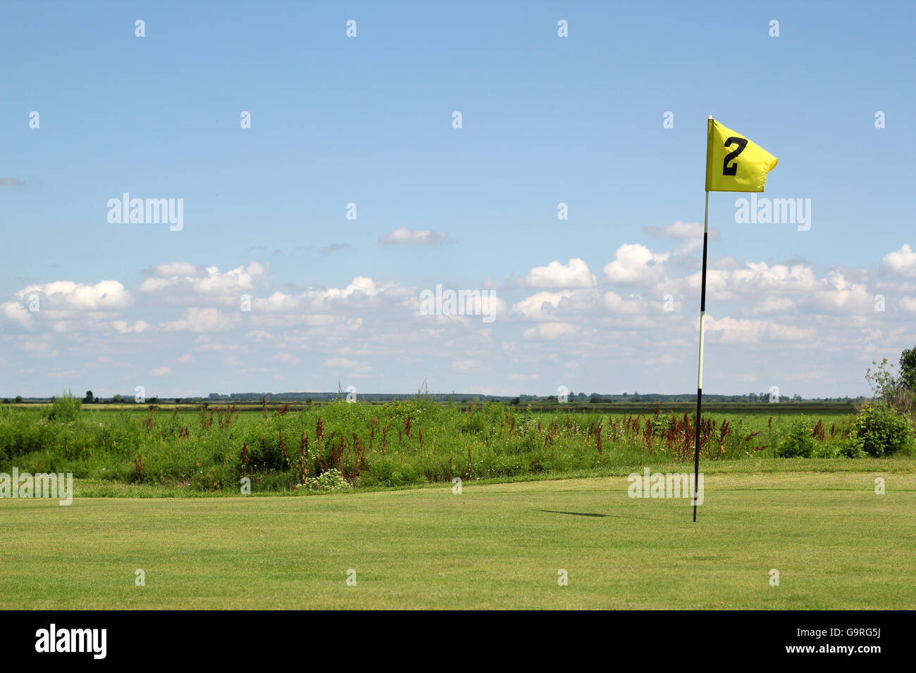Yellow golf flag hi-res stock photography and images - Alamy
