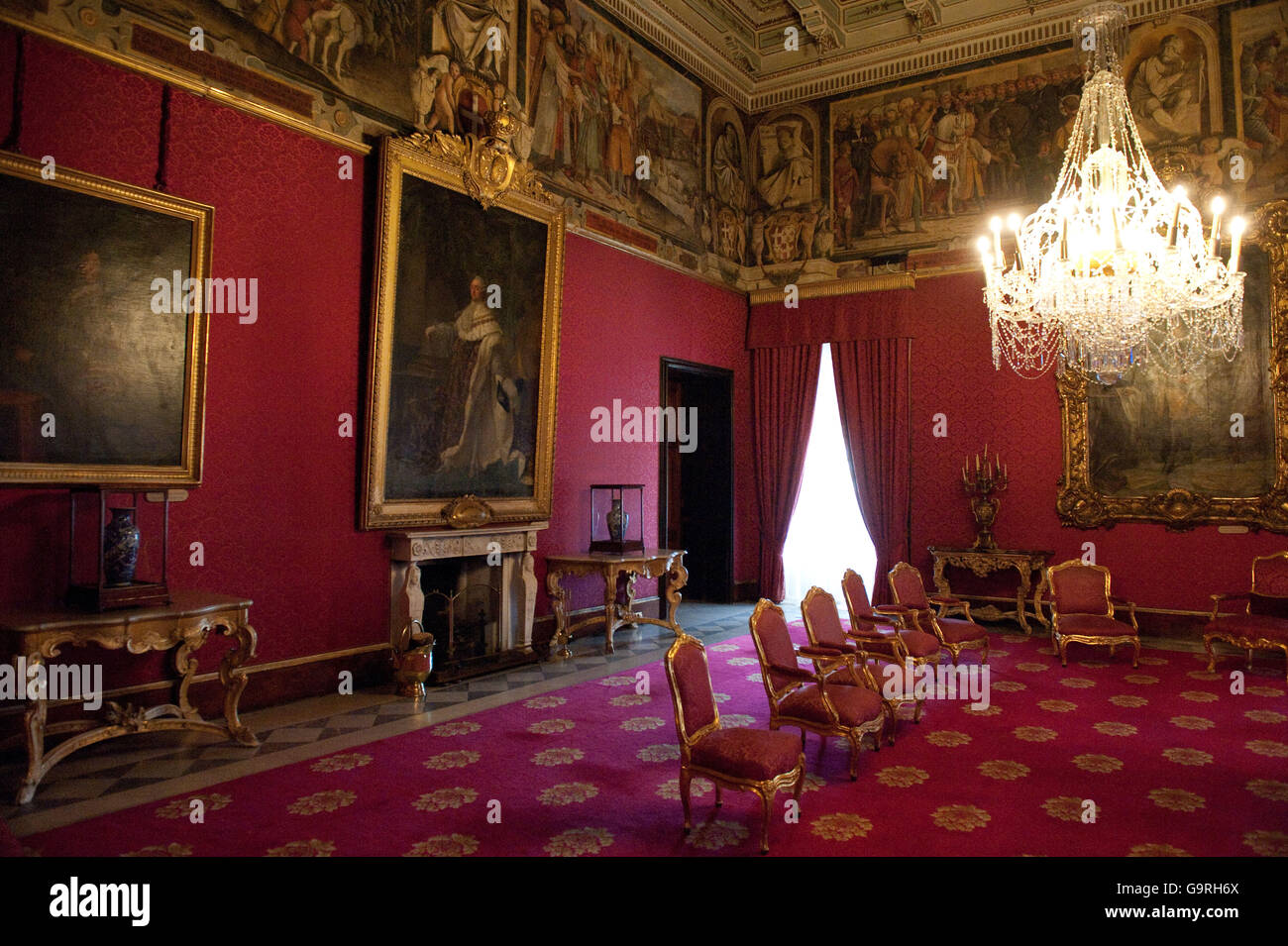 Hall of the ambassadors hi-res stock photography and images - Alamy
