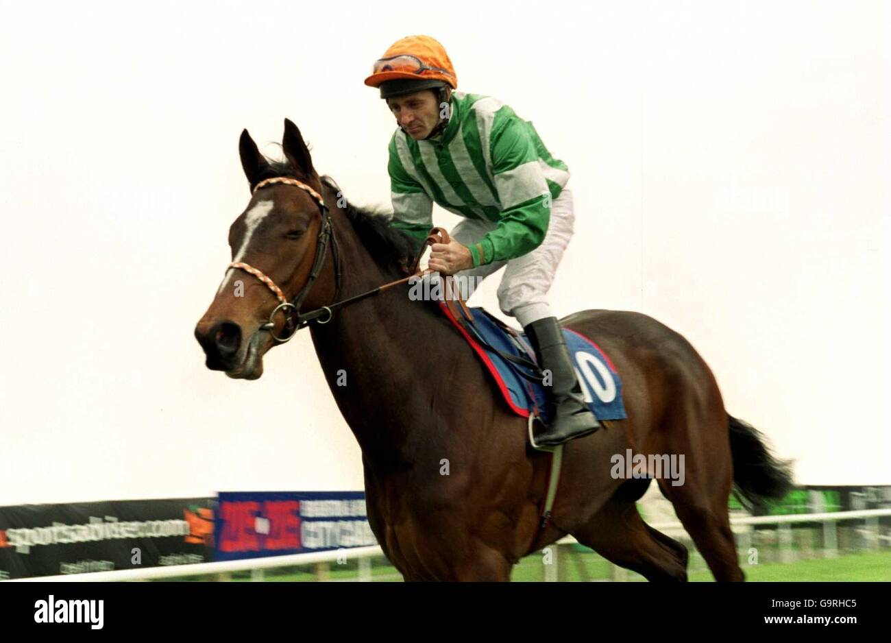 Brighton races women hi-res stock photography and images - Alamy