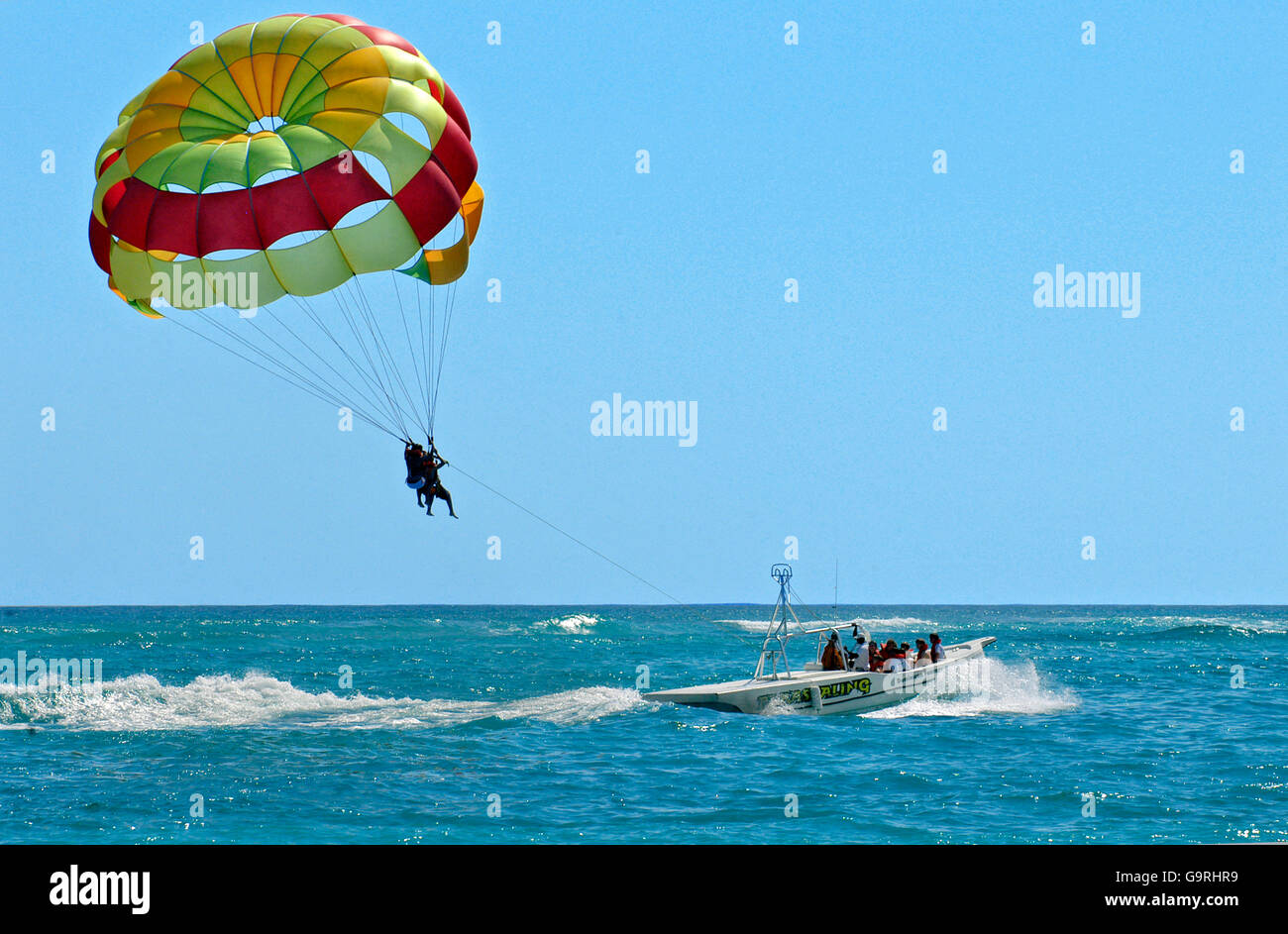 Parasailing hi-res stock photography and images - Alamy