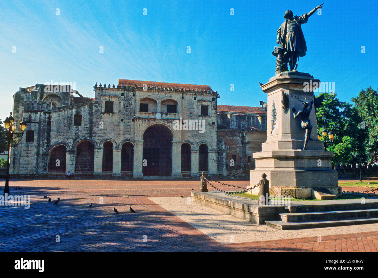 Columbus monument and cathedral of Santo Domingo, Dominican Republic ...