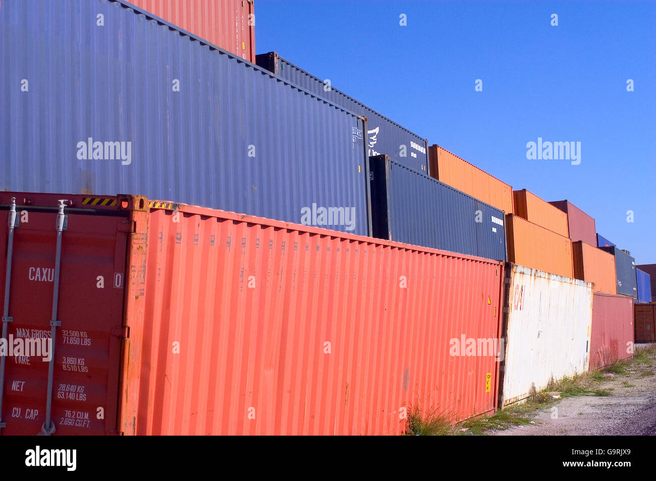 Shipping containers awaiting loading hi-res stock photography and ...