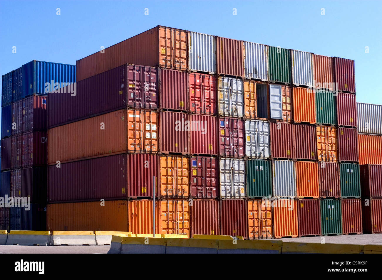 Shipping containers awaiting loading hi-res stock photography and ...