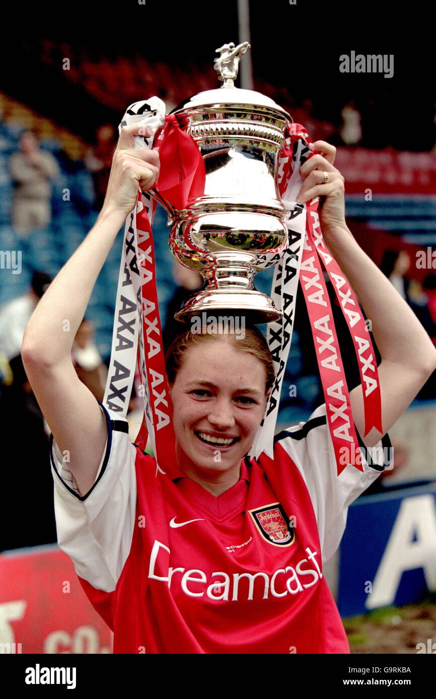 Arsenals angela banks holds aloft the womens fa cup hi-res stock ...