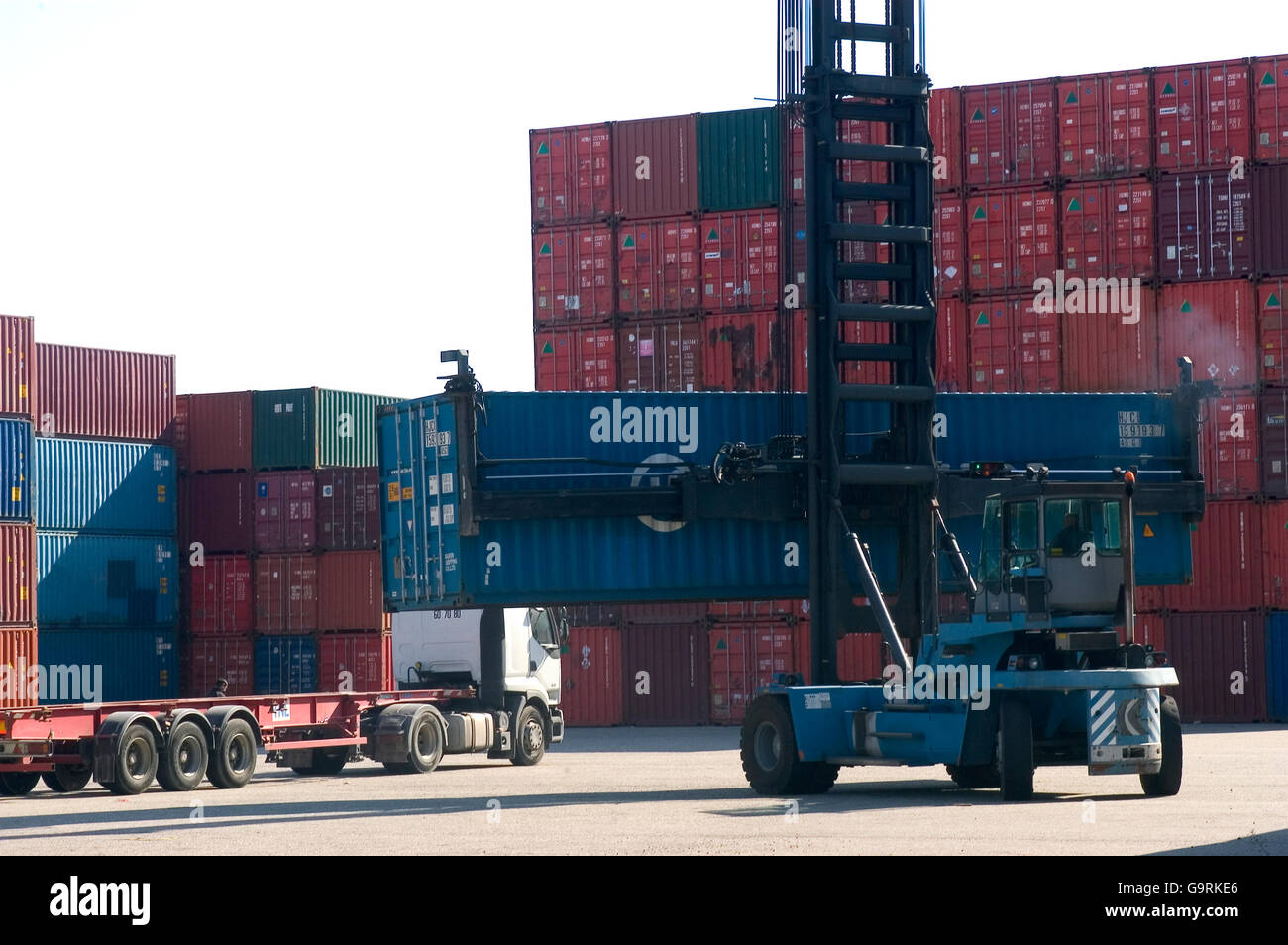 Shipping containers awaiting loading hi-res stock photography and ...