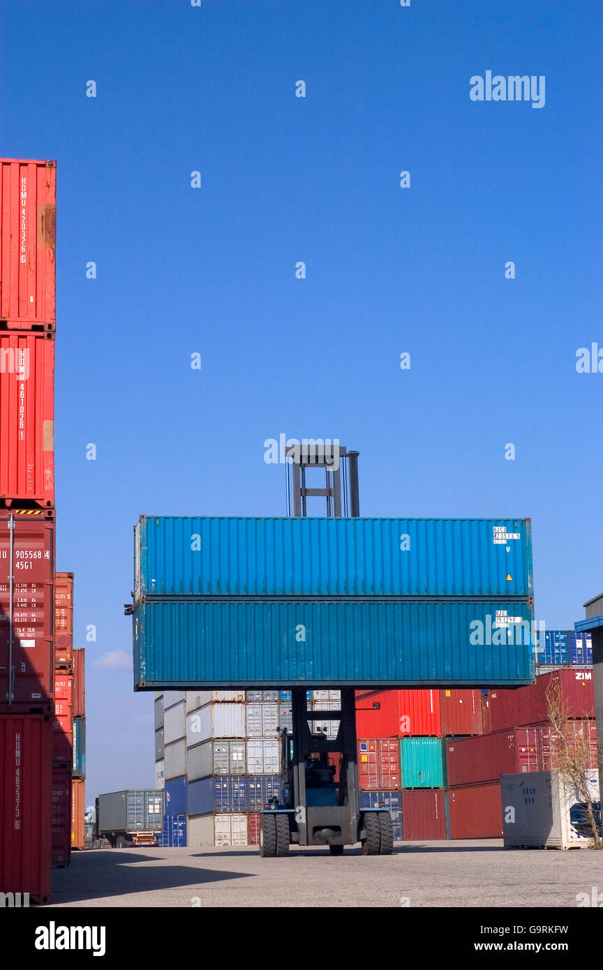 Shipping containers awaiting loading hi-res stock photography and ...