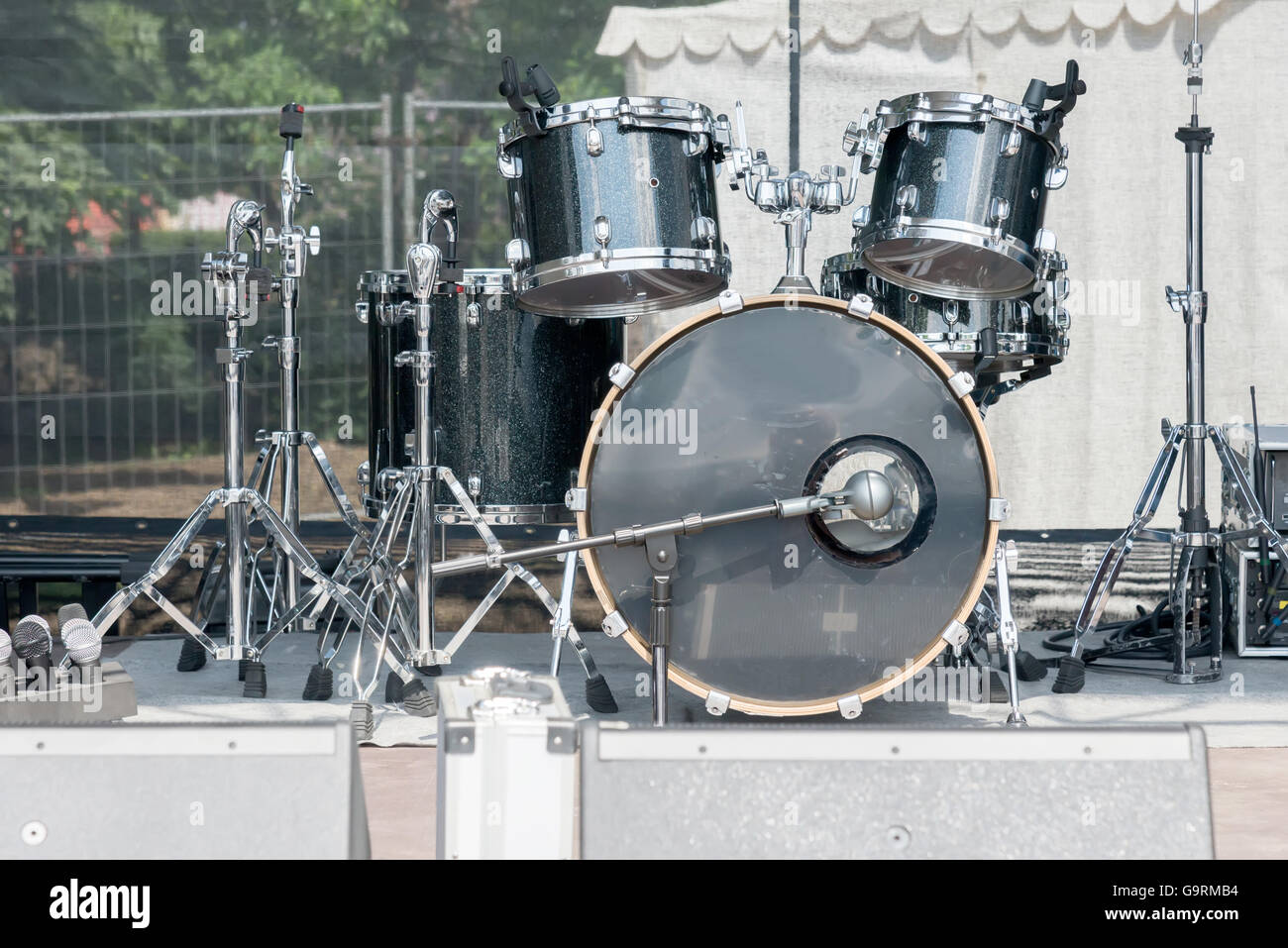 Drum kit on the stage hi-res stock photography and images - Alamy