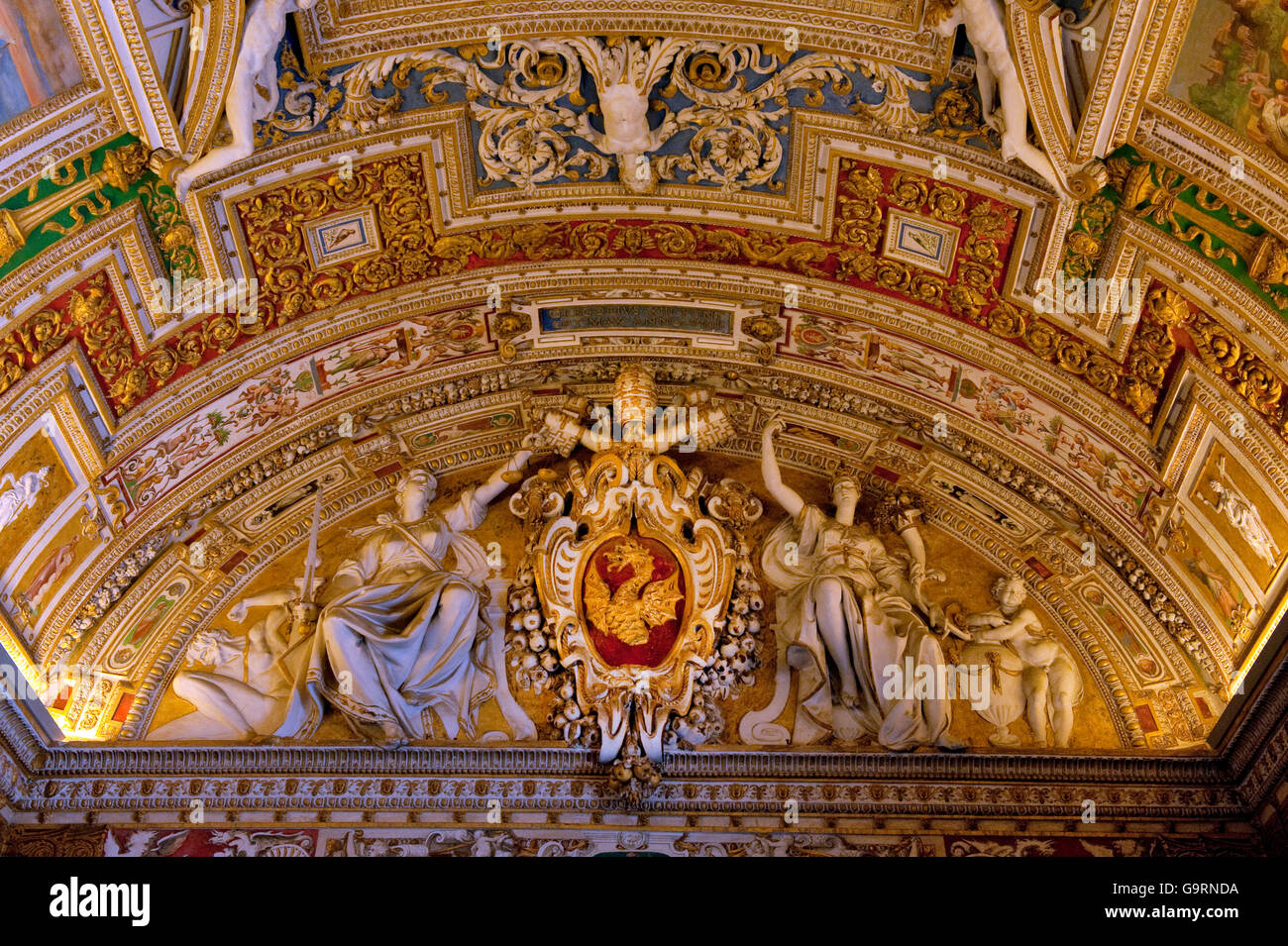 Pontifex maximus hi-res stock photography and images - Alamy