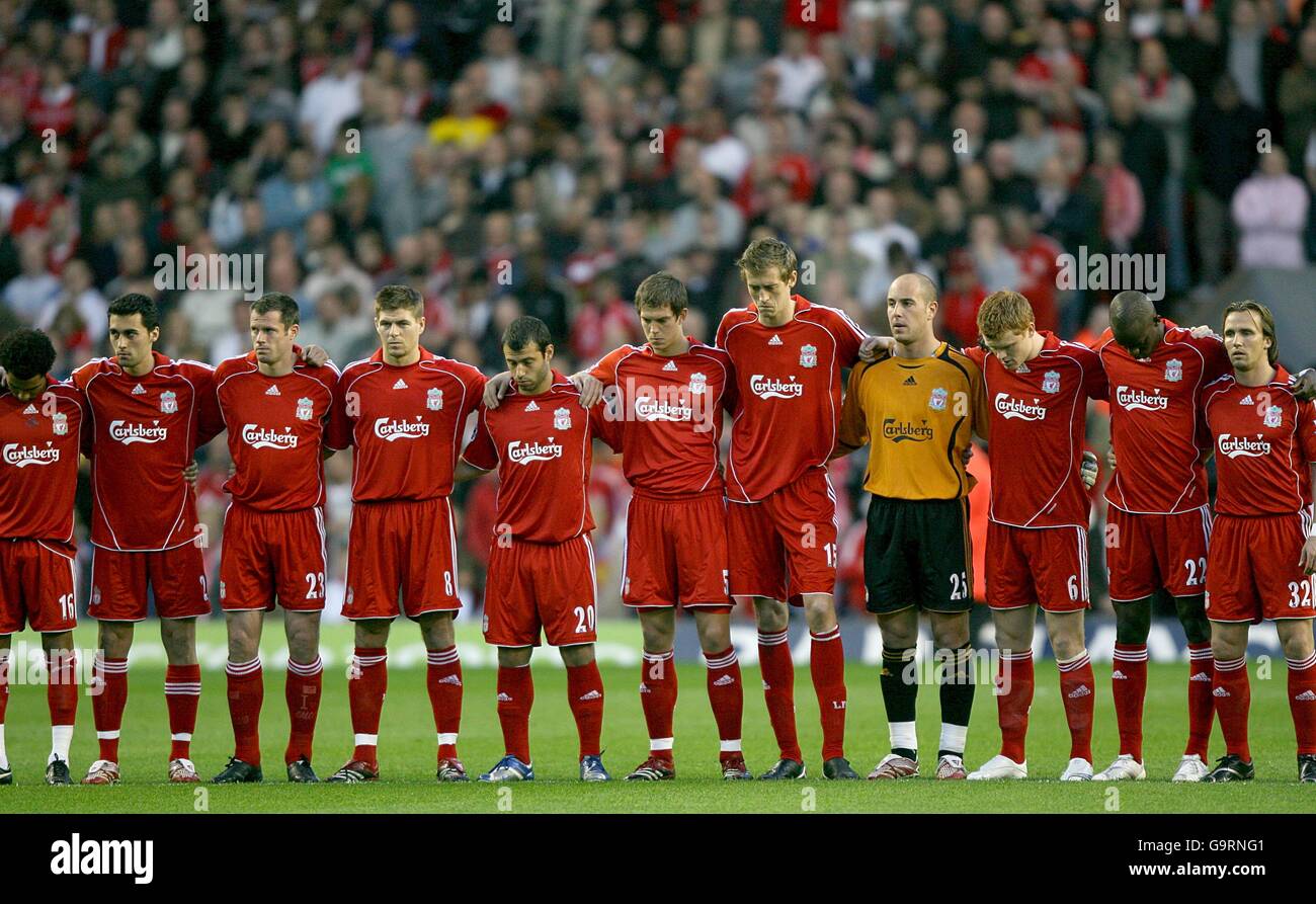 The Liverpool Team stand in rememberance of the hillsborough disaster ...