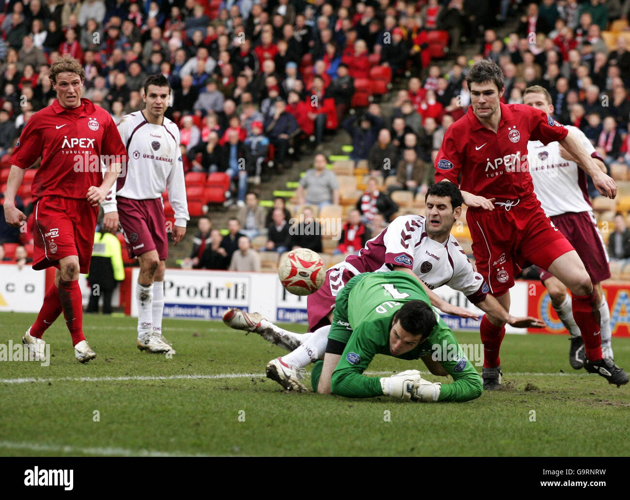 Aberdeen goalkeeper jamie langfield hi-res stock photography and images ...