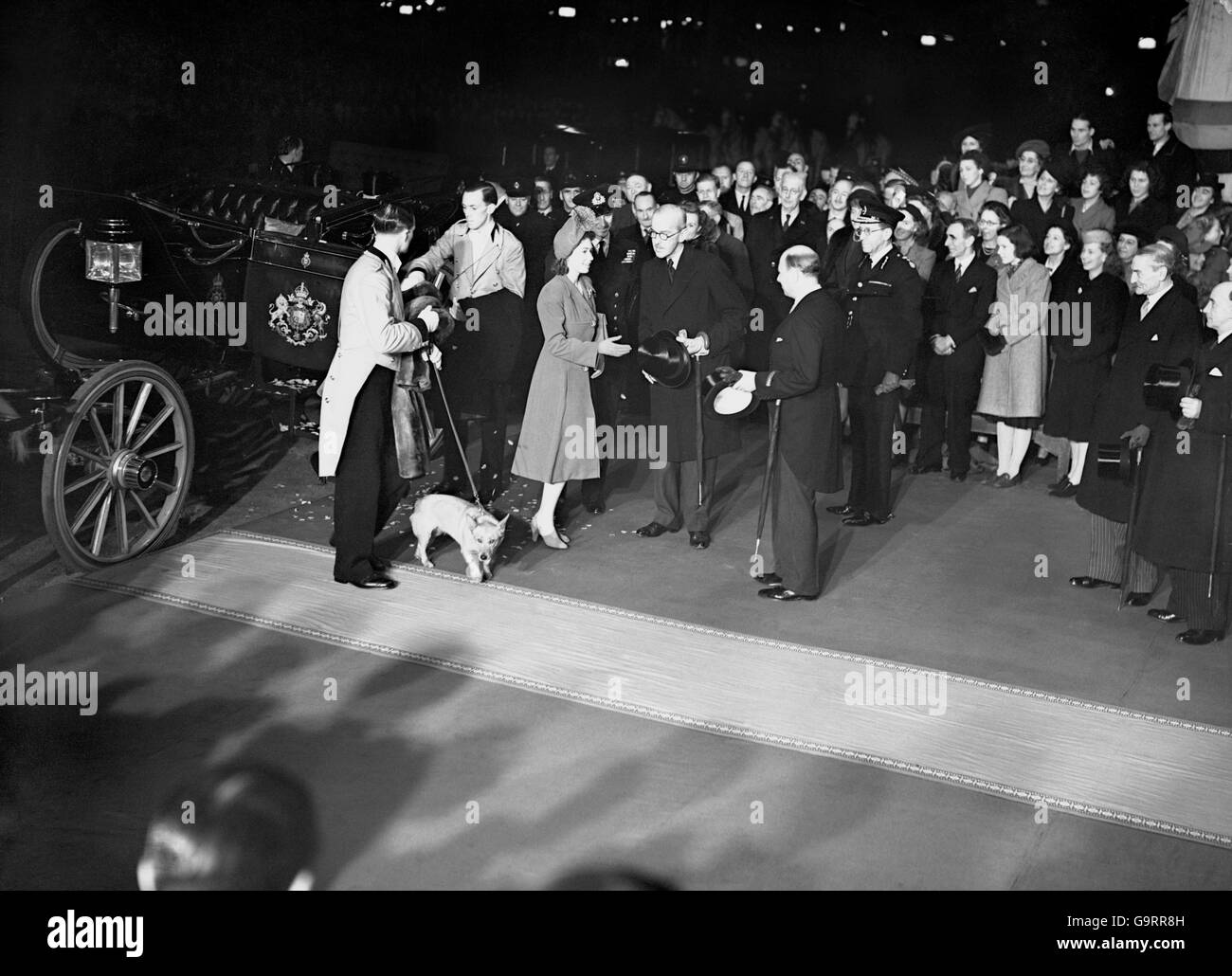 Princess Elizabeth with her corgi at Waterloo Station for their train ...