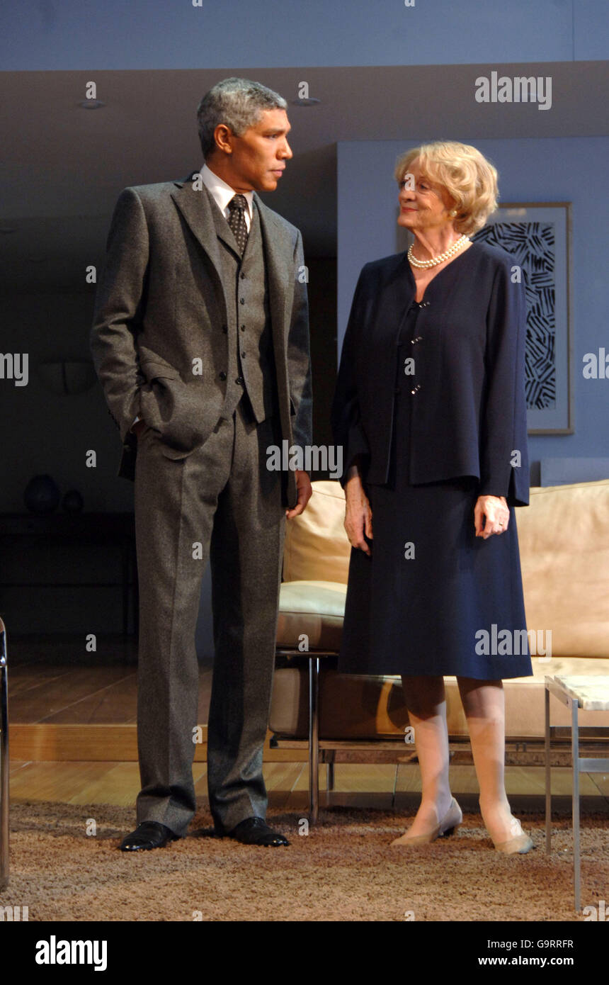 Maggie smith hi-res stock photography and images - Alamy