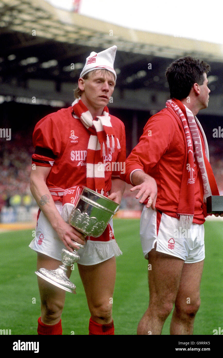 Nottingham Forest's Stuart Pearce (l) and Neil Webb (r) celebrates with ...