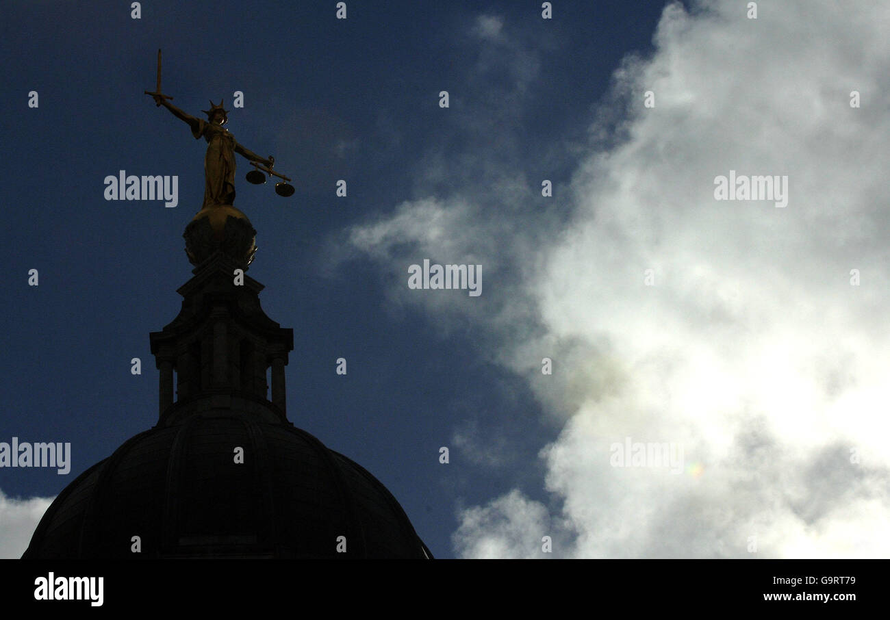 Justice figure old bailey hi-res stock photography and images - Alamy
