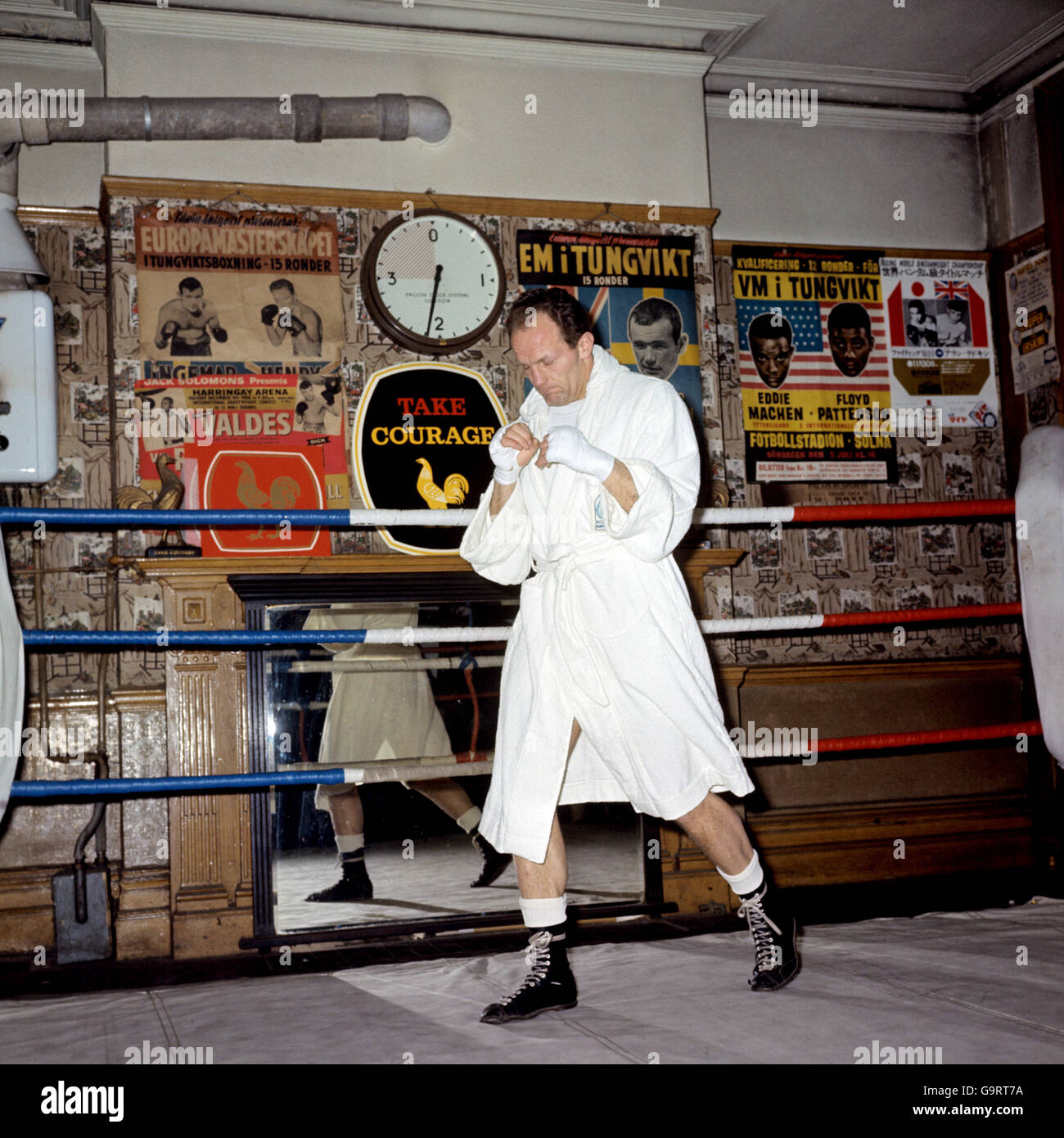 Boxing sixties hi-res stock photography and images - Alamy