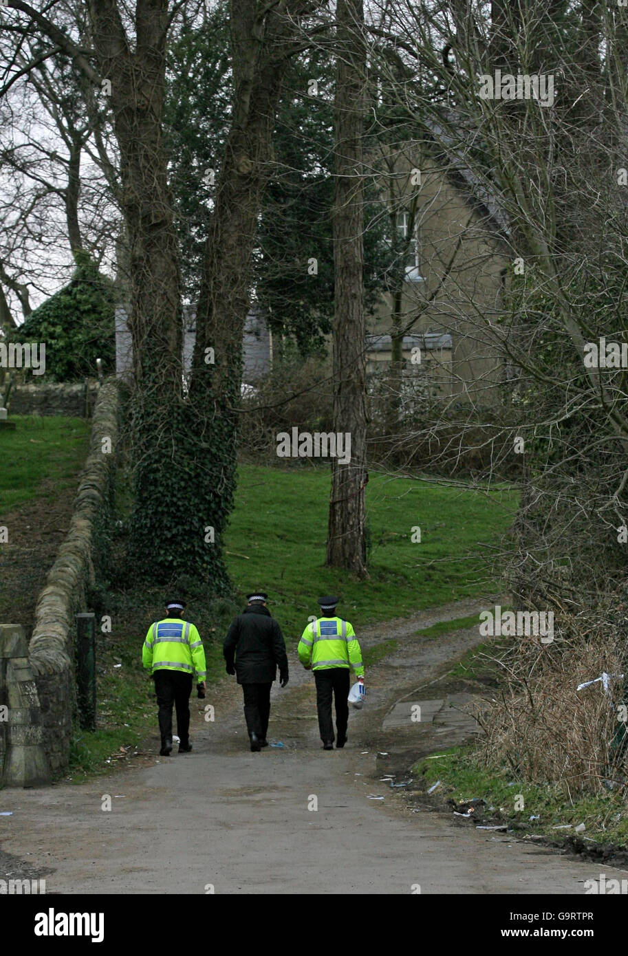 Full length back view walking walks crime mangsb hi-res stock ...