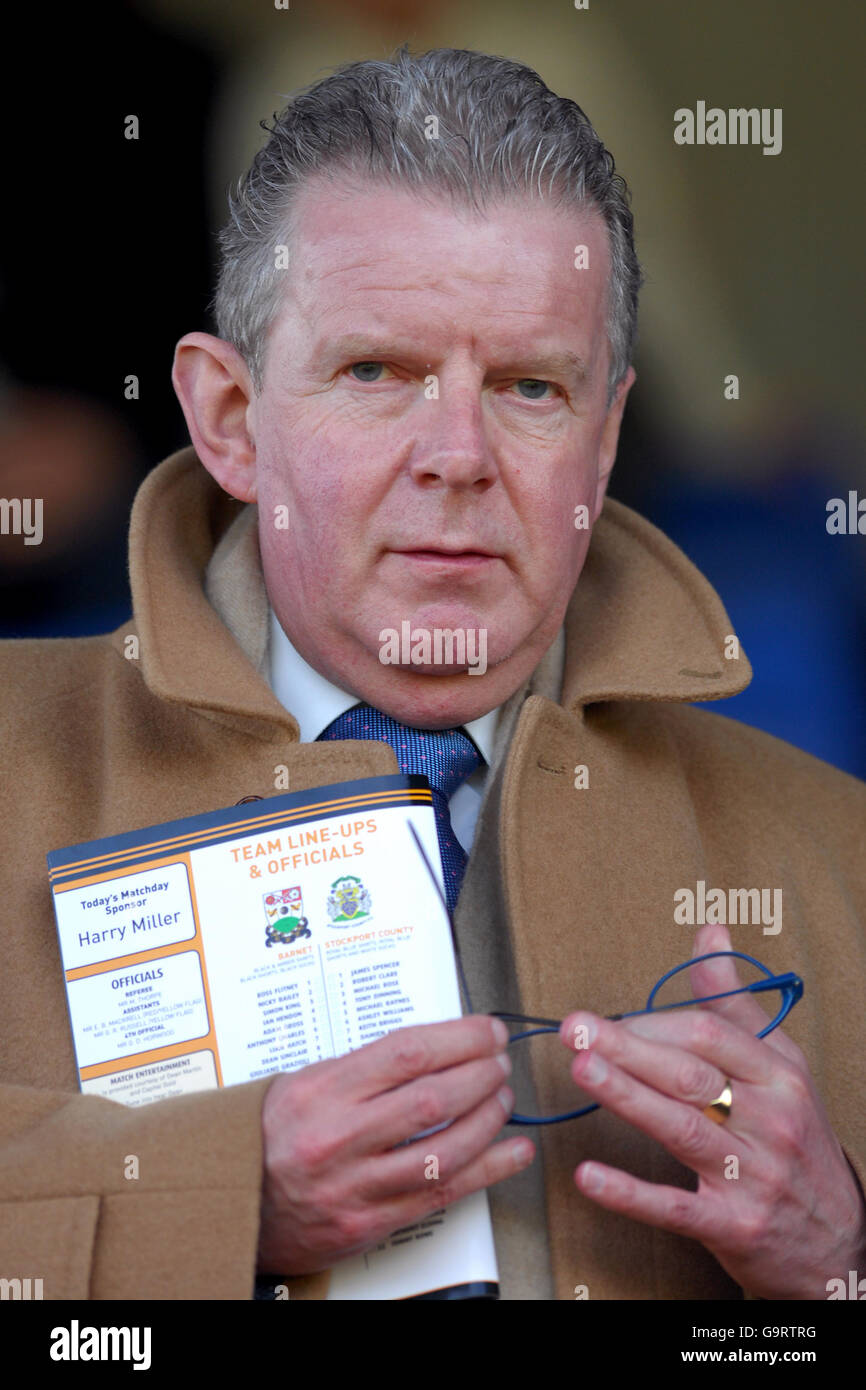 John motson football commentator hi-res stock photography and images ...
