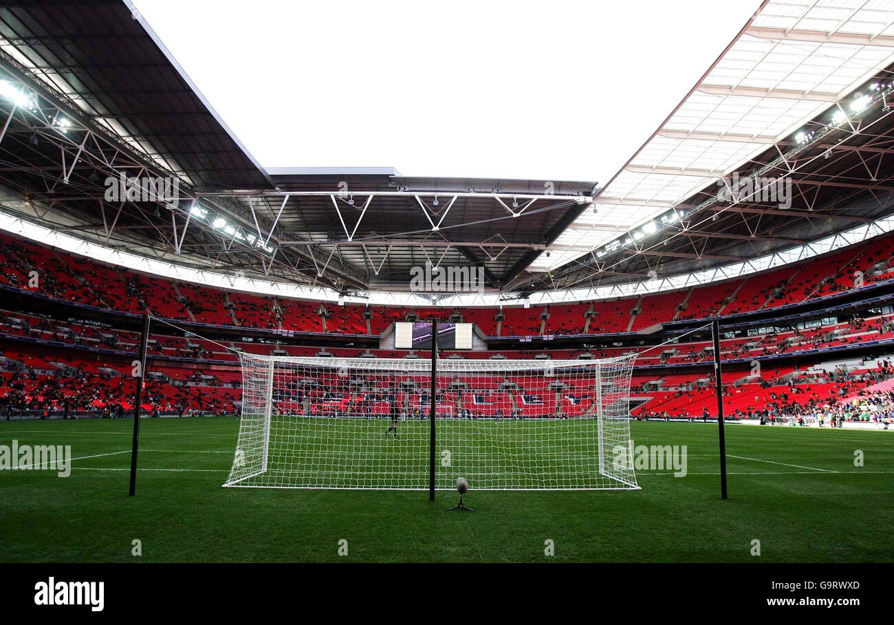 Inside new wembley stadium london hi-res stock photography and images ...
