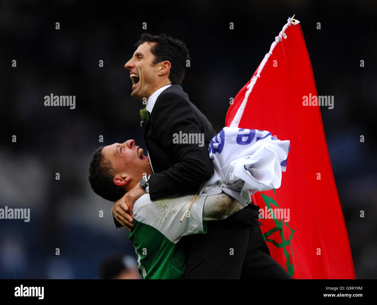 Hibernian manager john collins celebrates hi-res stock photography and ...
