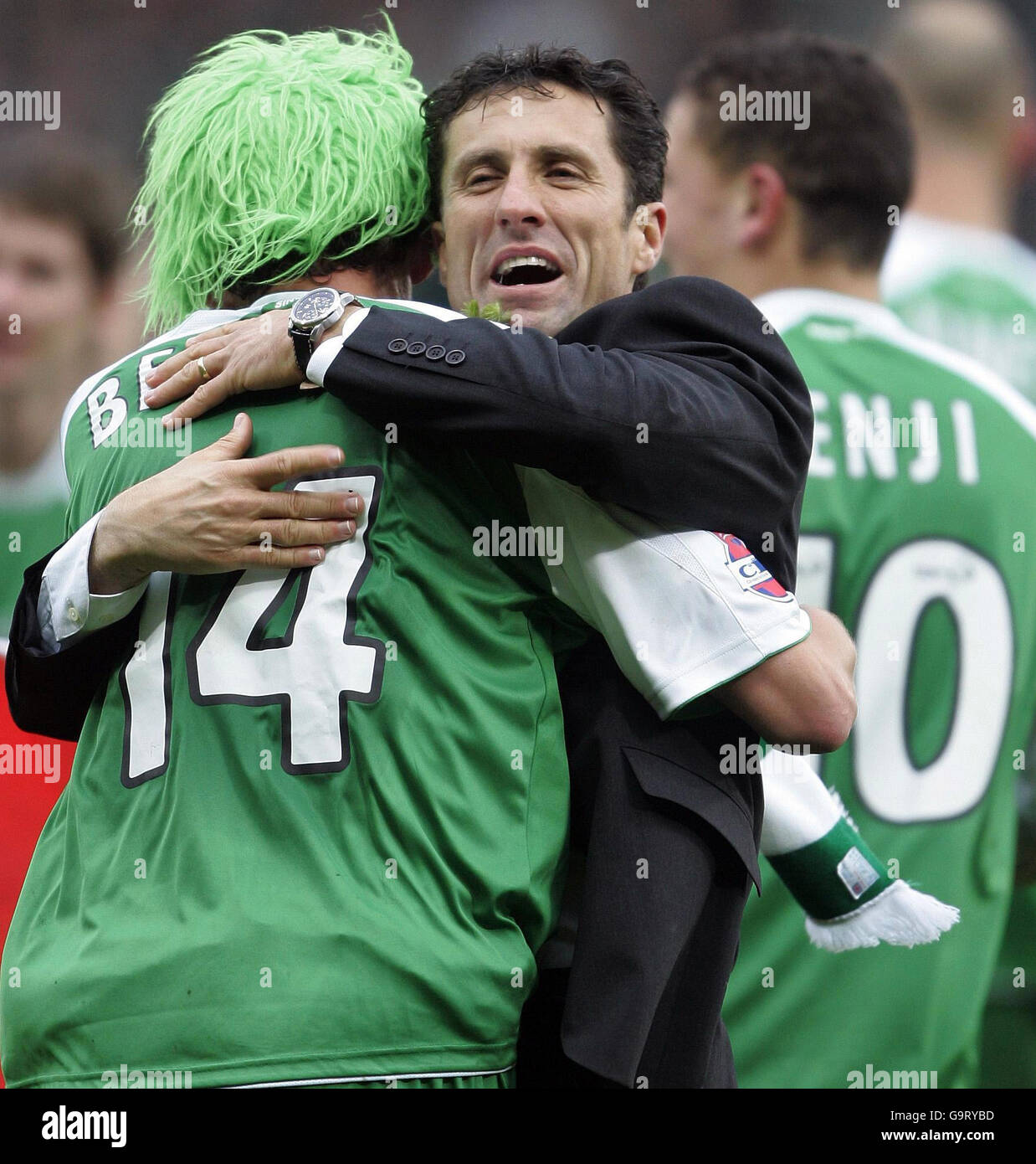 Hibernian manager john collins celebrates hi-res stock photography and ...