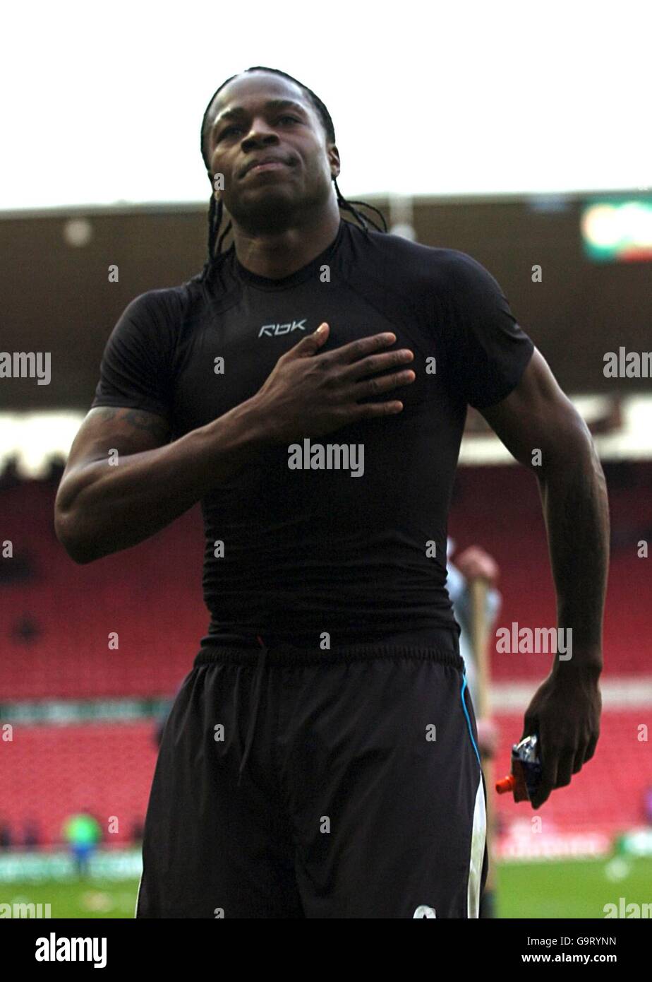 Manchester City's Emile Mpenza acknowledges the travelling support at ...