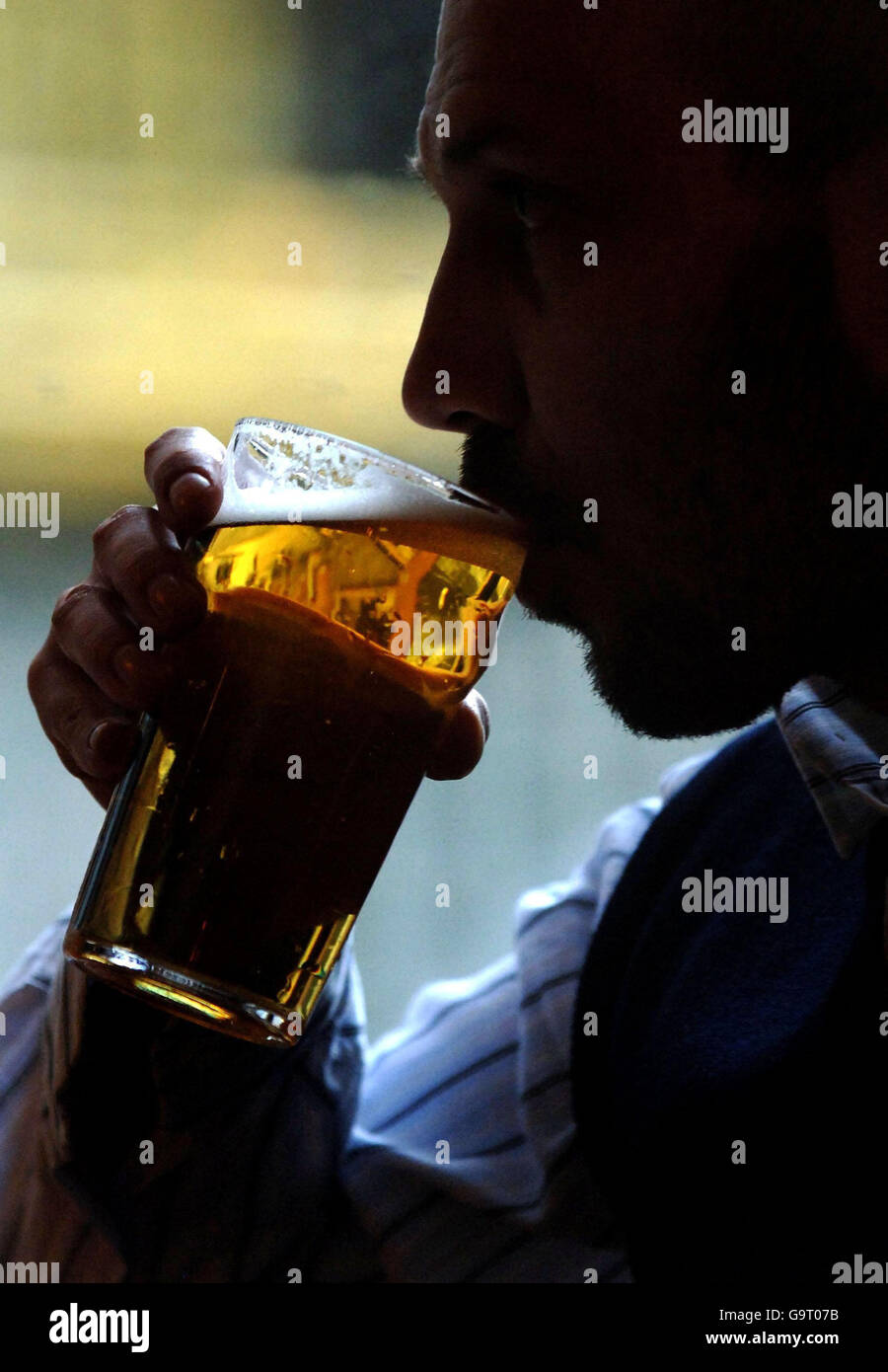 Man drinking pint silhouette hi-res stock photography and images - Alamy