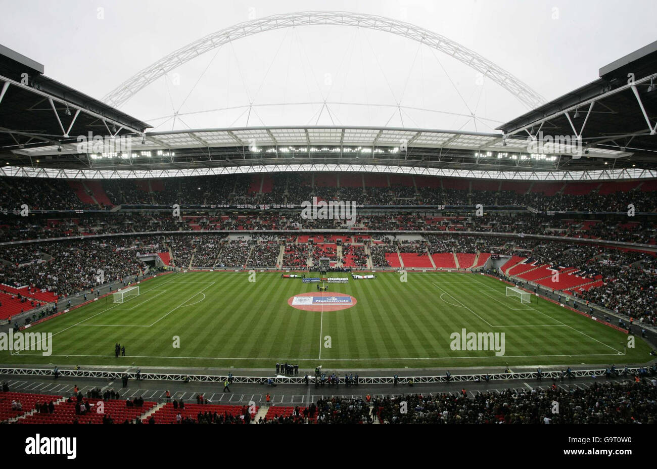 Wembley stadium interior hi-res stock photography and images - Alamy
