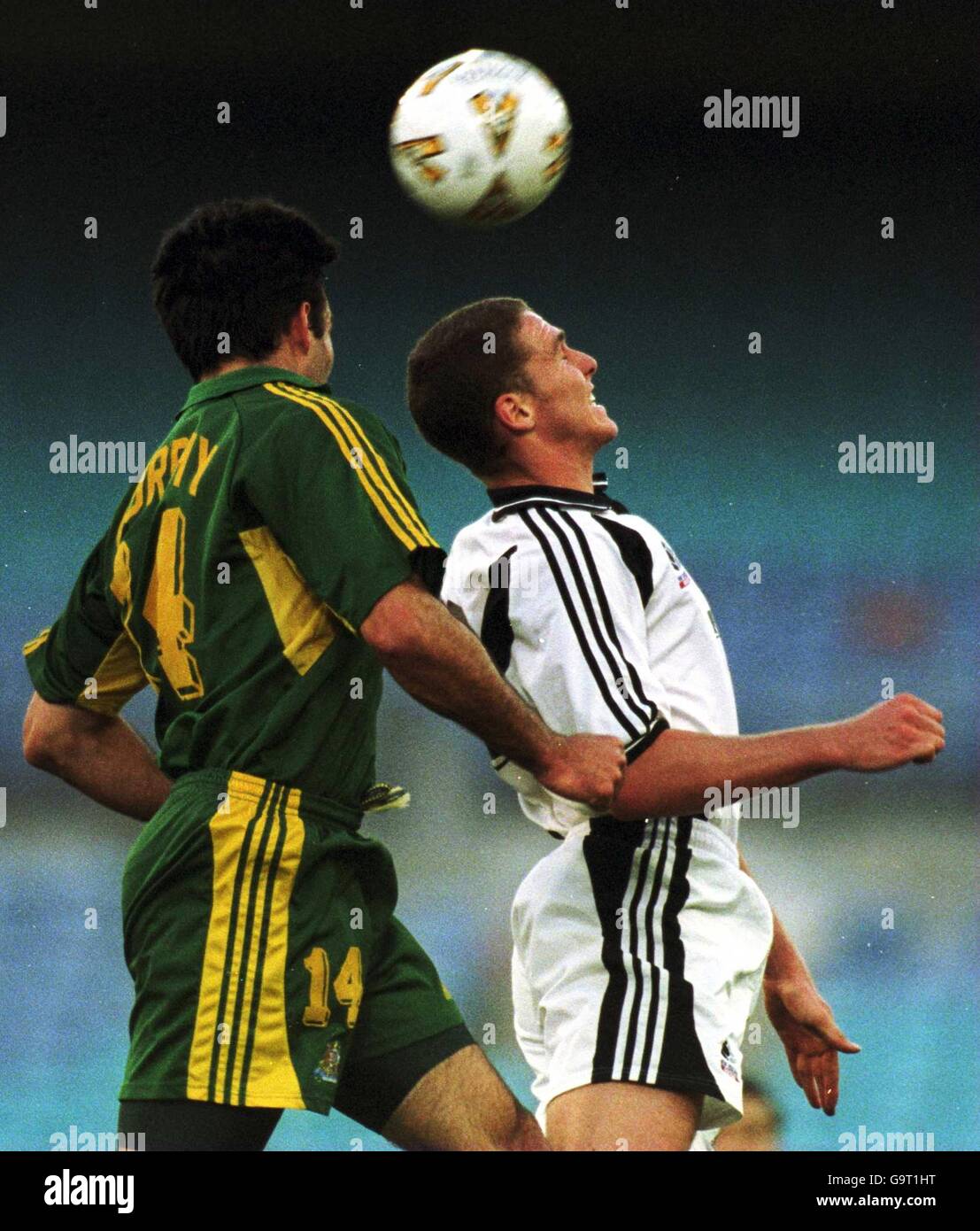 New Zealand's Chris Killen (r) is challenged for a header by Australia ...