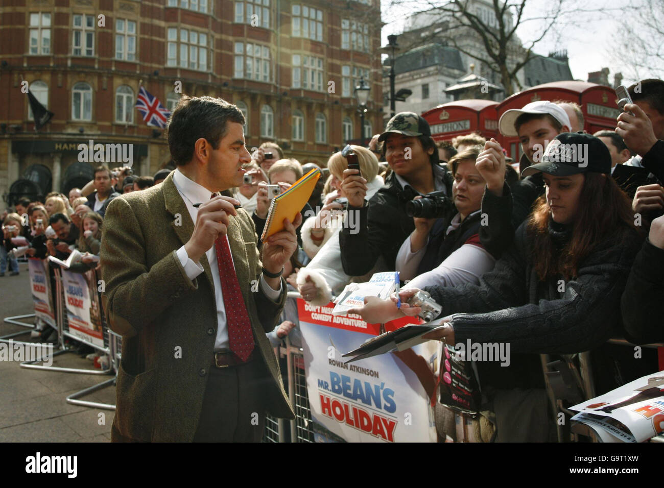 Rowan atkinson autograph signing hi-res stock photography and images ...