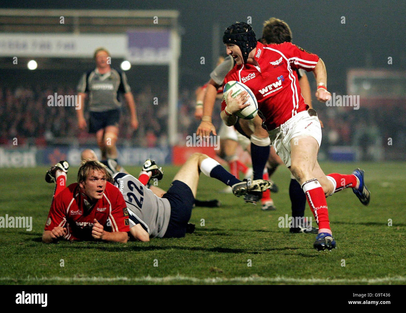 Heineken cup quarter final at stradey park hi-res stock photography and ...