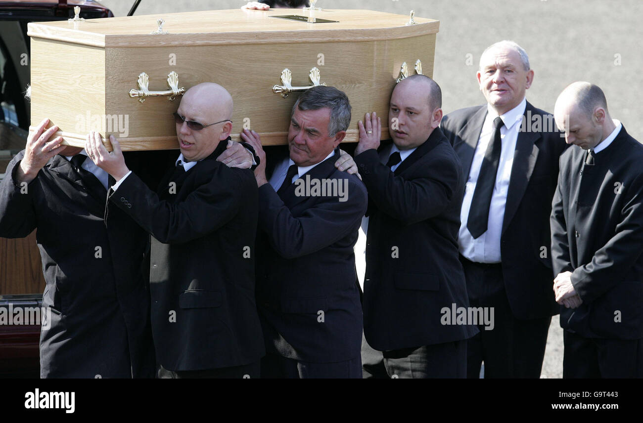 The coffin of Margaret Masson (known as Peggy) arrives for her funeral ...