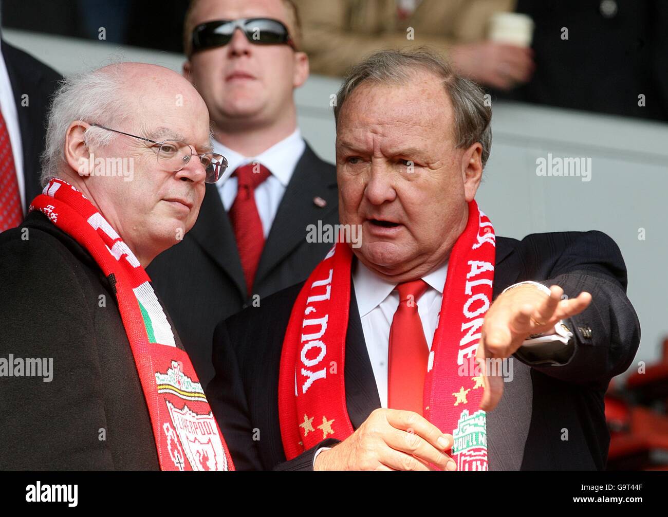 Liverpool owner tom hicks r prior to kick off hi-res stock photography ...