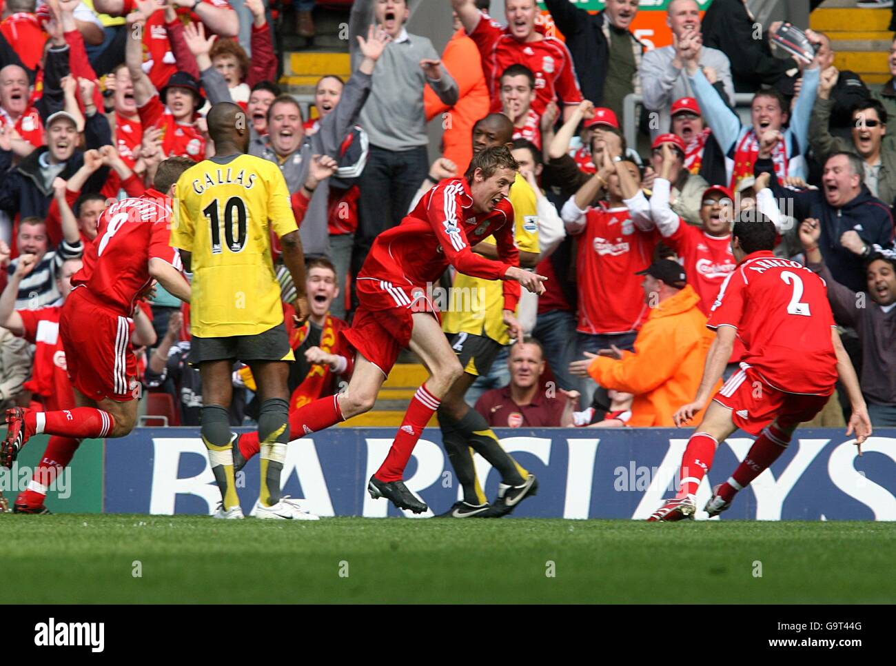 Peter crouch celebrates scoring for liverpool hi-res stock photography ...