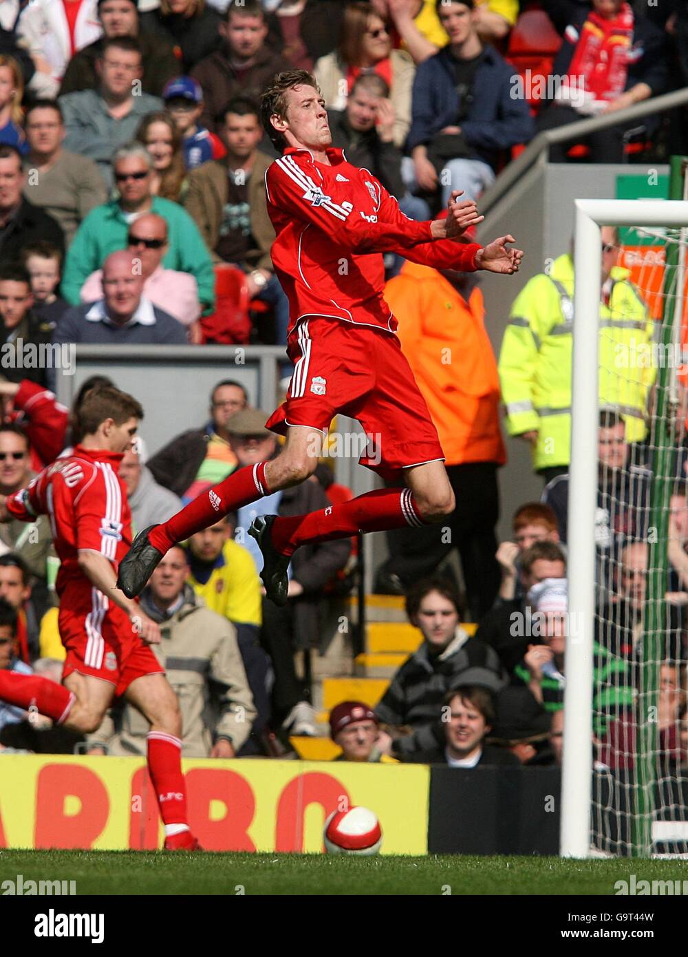 Peter crouch liverpool arsenal hi-res stock photography and images - Alamy