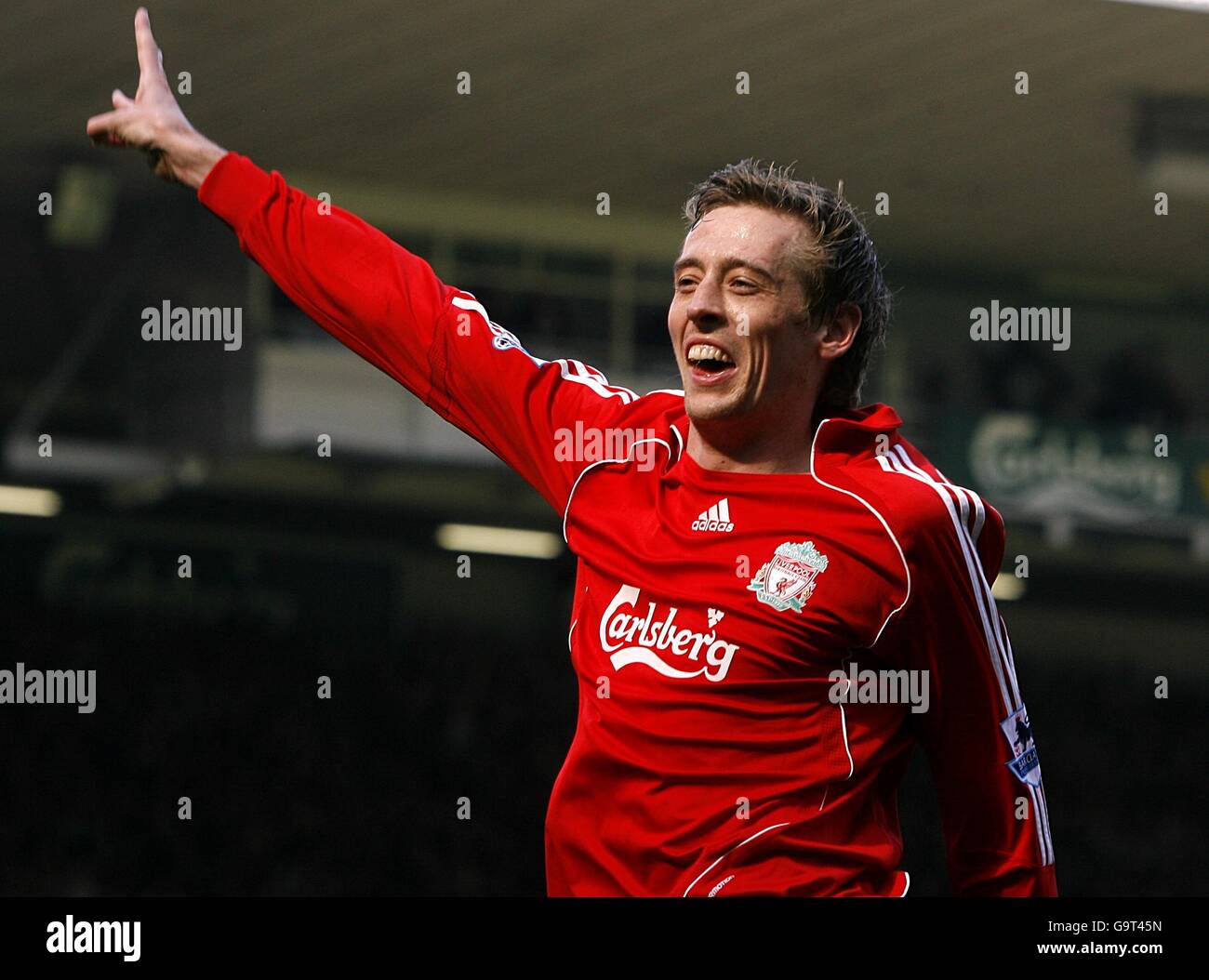 Peter crouch liverpool arsenal hi-res stock photography and images - Alamy