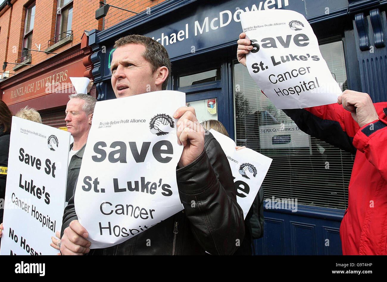 Hospital closure hi-res stock photography and images - Alamy
